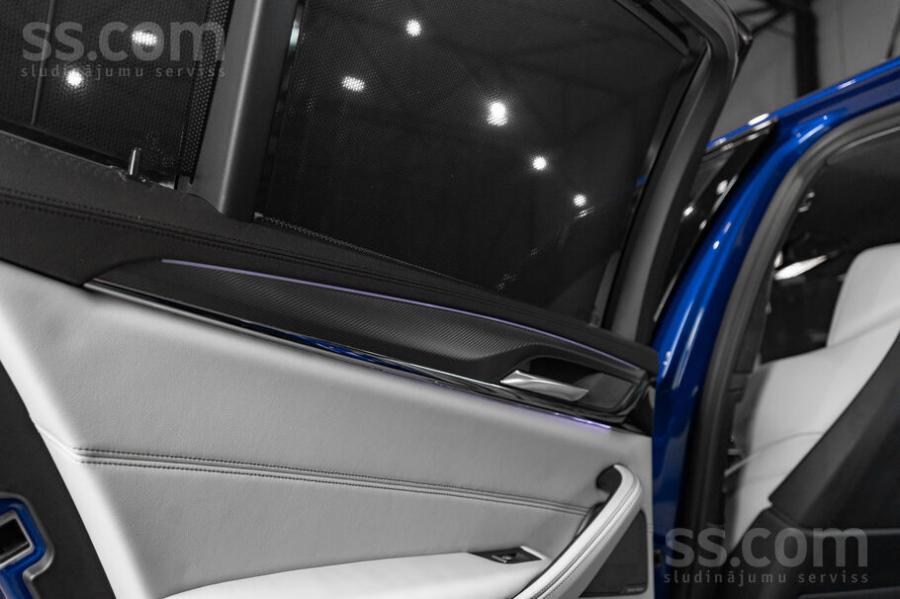 Zils BMW M5 2020 Rīga, ar dzinēja tilpumu 4.40 L un nobraukumu 54 tūkst. km par 64000 €, foto 35 vietnē AUTOMOTO.COM.LV