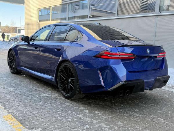 Zils BMW M5 2024 Viļņa, ar dzinēja tilpumu 4.40 L un nobraukumu 50 tūkst. km par 110000 €, foto 3 vietnē AUTOMOTO.COM.LV