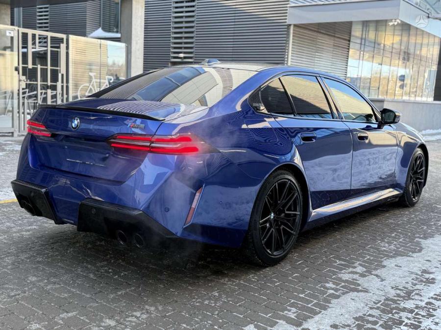 Zils BMW M5 2024 Viļņa, ar dzinēja tilpumu 4.40 L un nobraukumu 50 tūkst. km par 110000 €, foto 6 vietnē AUTOMOTO.COM.LV