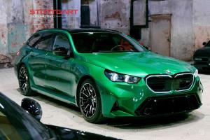 Green BMW M5 2025 in Kaunas, with an engine capacity of 4.40 L and mileage of 20 thousand km for 115500 €, photo  on AUTOMOTO.COM.LV