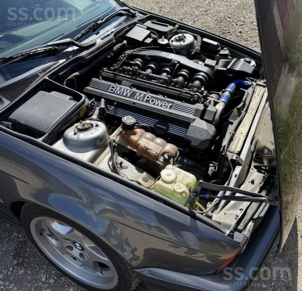 Grey BMW M5 1990 in Liepaja, with an engine capacity of 3.60 L and mileage of 270 thousand km for 27800 €, photo 3 on AUTOMOTO.COM.LV