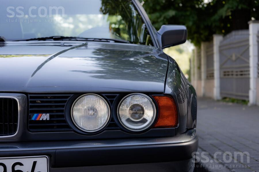 Grey BMW M5 1990 in Liepaja, with an engine capacity of 3.60 L and mileage of 270 thousand km for 27800 €, photo 8 on AUTOMOTO.COM.LV