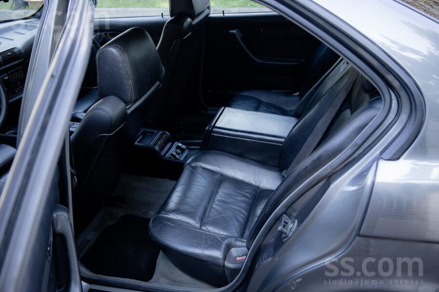 Grey BMW M5 1990 in Liepaja, with an engine capacity of 3.60 L and mileage of 270 thousand km for 27800 €, photo 19 on AUTOMOTO.COM.LV