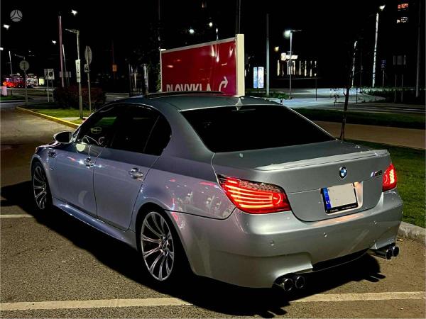Grey BMW M5 2006 in Panevezys, with an engine capacity of 5.00 L and mileage of 220 thousand km for 23500 €, photo 4 on AUTOMOTO.COM.LV