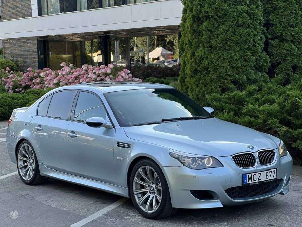 Grey BMW M5 2006 in Panevezys, with an engine capacity of 5.00 L and mileage of 220 thousand km for 23500 €, photo 2 on AUTOMOTO.COM.LV