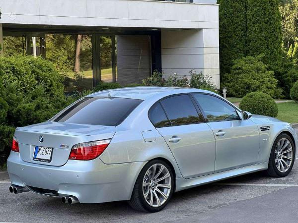 Grey BMW M5 2006 in Panevezys, with an engine capacity of 5.00 L and mileage of 220 thousand km for 23500 €, photo 3 on AUTOMOTO.COM.LV