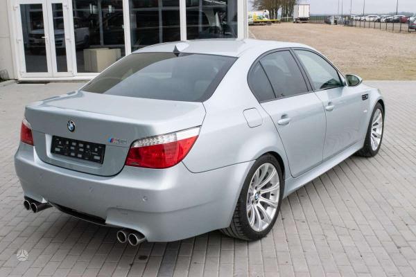 Grey BMW M5 2007 in Siauliai, with an engine capacity of 5.00 L and mileage of 147 thousand km for 37900 €, photo 1 on AUTOMOTO.COM.LV