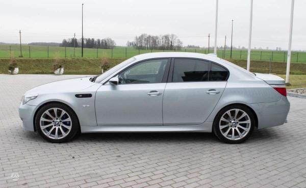 Grey BMW M5 2007 in Siauliai, with an engine capacity of 5.00 L and mileage of 147 thousand km for 37900 €, photo 3 on AUTOMOTO.COM.LV