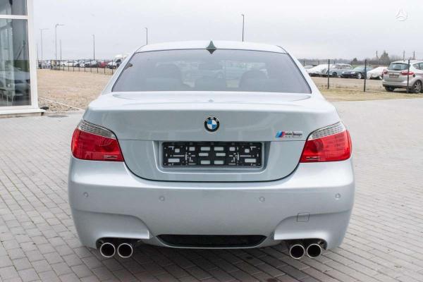 Grey BMW M5 2007 in Siauliai, with an engine capacity of 5.00 L and mileage of 147 thousand km for 37900 €, photo 4 on AUTOMOTO.COM.LV
