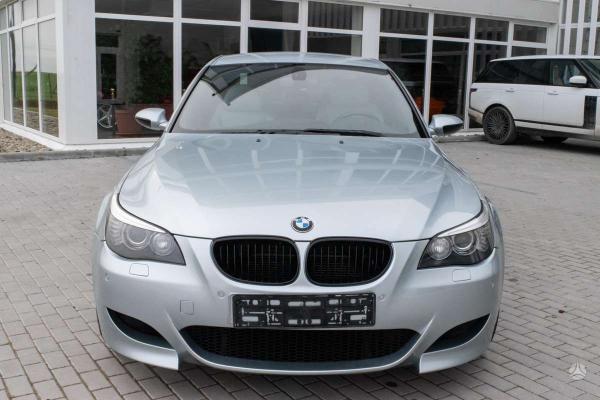 Grey BMW M5 2007 in Siauliai, with an engine capacity of 5.00 L and mileage of 147 thousand km for 37900 €, photo 5 on AUTOMOTO.COM.LV