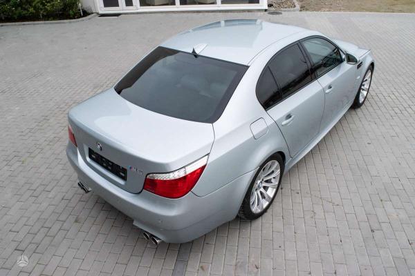 Grey BMW M5 2007 in Siauliai, with an engine capacity of 5.00 L and mileage of 147 thousand km for 37900 €, photo 8 on AUTOMOTO.COM.LV