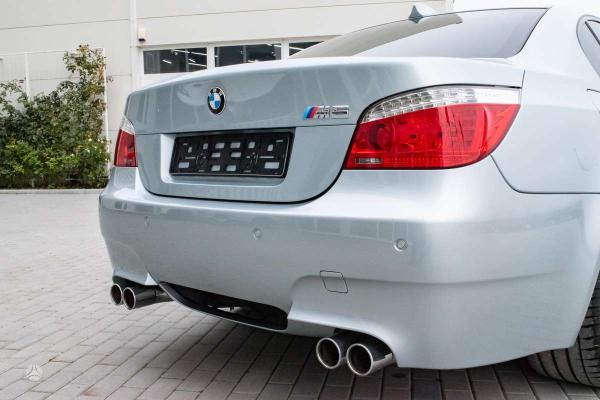 Grey BMW M5 2007 in Siauliai, with an engine capacity of 5.00 L and mileage of 147 thousand km for 37900 €, photo 10 on AUTOMOTO.COM.LV