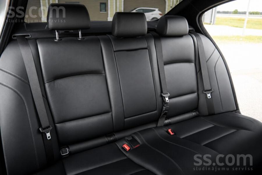 Grey BMW M5 2012 in Riga, with an engine capacity of 4.40 L and mileage of 0 thousand km for 29000 €, photo 18 on AUTOMOTO.COM.LV