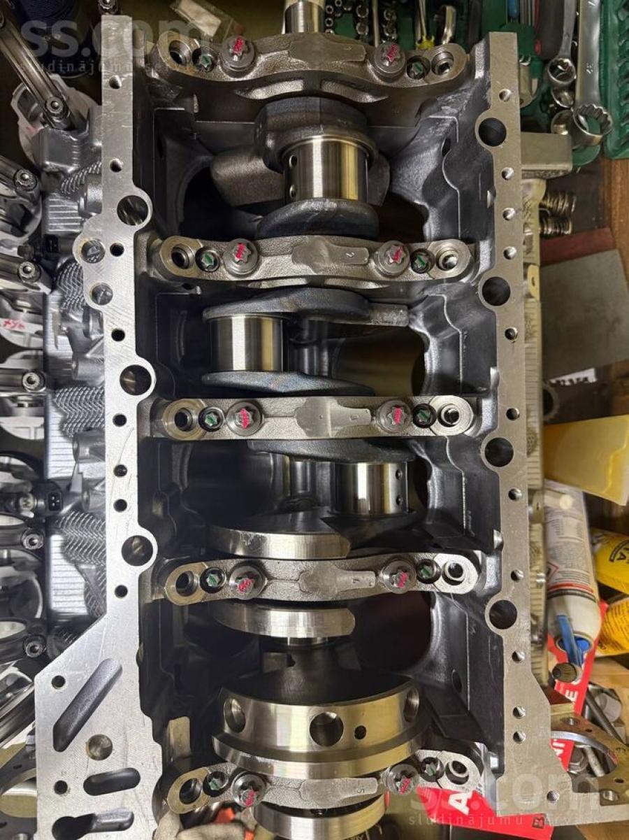 Grey BMW M5 2012 in Riga, with an engine capacity of 4.40 L and mileage of 0 thousand km for 29000 €, photo 35 on AUTOMOTO.COM.LV