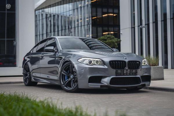Grey BMW M5 2012 in Vilnius, with an engine capacity of 4.40 L and mileage of 157 thousand km for 26200 €, photo 2 on AUTOMOTO.COM.LV