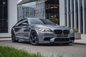 Pelēks BMW M5 2012 Viļņa, ar dzinēja tilpumu 4.40 L un nobraukumu 157 tūkst. km par 26200 €, foto 3 vietnē AUTOMOTO.COM.LV