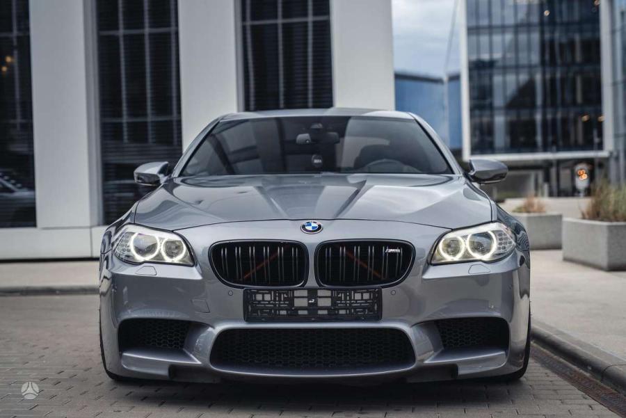 Pelēks BMW M5 2012 Viļņa, ar dzinēja tilpumu 4.40 L un nobraukumu 157 tūkst. km par 26200 €, foto 4 vietnē AUTOMOTO.COM.LV