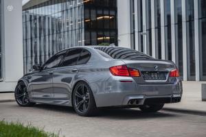 Pelēks BMW M5 2012 Viļņa, ar dzinēja tilpumu 4.40 L un nobraukumu 157 tūkst. km par 26200 €, foto 5 vietnē AUTOMOTO.COM.LV