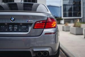 Pelēks BMW M5 2012 Viļņa, ar dzinēja tilpumu 4.40 L un nobraukumu 157 tūkst. km par 26200 €, foto 9 vietnē AUTOMOTO.COM.LV