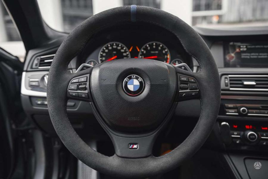 Pelēks BMW M5 2012 Viļņa, ar dzinēja tilpumu 4.40 L un nobraukumu 157 tūkst. km par 26200 €, foto 10 vietnē AUTOMOTO.COM.LV