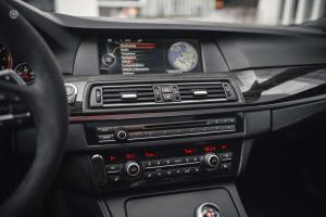 Pelēks BMW M5 2012 Viļņa, ar dzinēja tilpumu 4.40 L un nobraukumu 157 tūkst. km par 26200 €, foto 12 vietnē AUTOMOTO.COM.LV