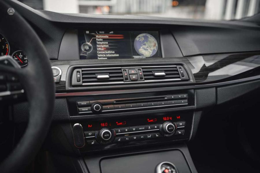 Pelēks BMW M5 2012 Viļņa, ar dzinēja tilpumu 4.40 L un nobraukumu 157 tūkst. km par 26200 €, foto 12 vietnē AUTOMOTO.COM.LV