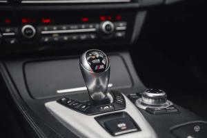 Pelēks BMW M5 2012 Viļņa, ar dzinēja tilpumu 4.40 L un nobraukumu 157 tūkst. km par 26200 €, foto 14 vietnē AUTOMOTO.COM.LV
