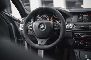 Pelēks BMW M5 2012 Viļņa, ar dzinēja tilpumu 4.40 L un nobraukumu 157 tūkst. km par 26200 €, foto 17 vietnē AUTOMOTO.COM.LV