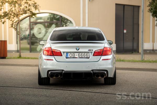 Pelēks BMW M5 2012 Rīga, ar dzinēja tilpumu 4.40 L un nobraukumu 0 tūkst. km par 27900 €, foto 7 vietnē AUTOMOTO.COM.LV