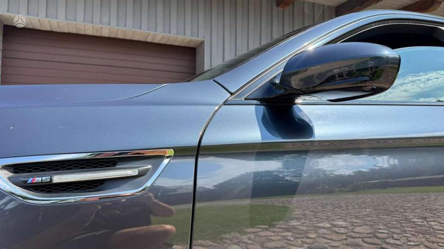 Grey BMW M5 2013 in Varena, with an engine capacity of 4.40 L and mileage of 168 thousand km for 18500 €, photo 28 on AUTOMOTO.COM.LV