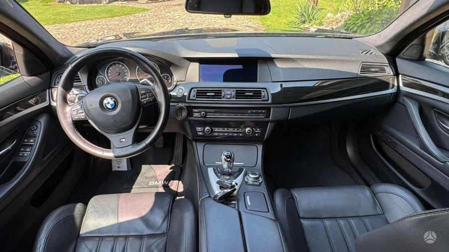 Grey BMW M5 2013 in Varena, with an engine capacity of 4.40 L and mileage of 168 thousand km for 18500 €, photo 38 on AUTOMOTO.COM.LV