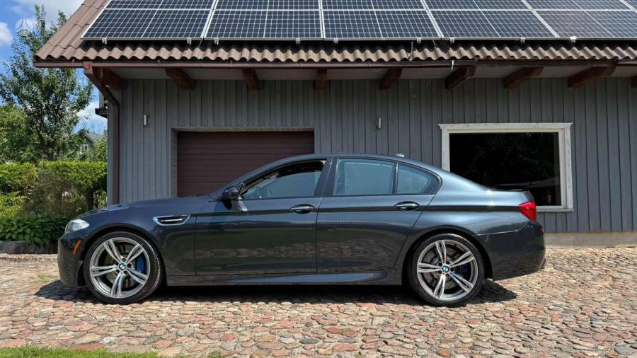 Grey BMW M5 2013 in Varena, with an engine capacity of 4.40 L and mileage of 168 thousand km for 18500 €, photo 1 on AUTOMOTO.COM.LV