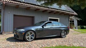 Grey BMW M5 2013 in Varena, with an engine capacity of 4.40 L and mileage of 168 thousand km for 18500 €, photo 4 on AUTOMOTO.COM.LV
