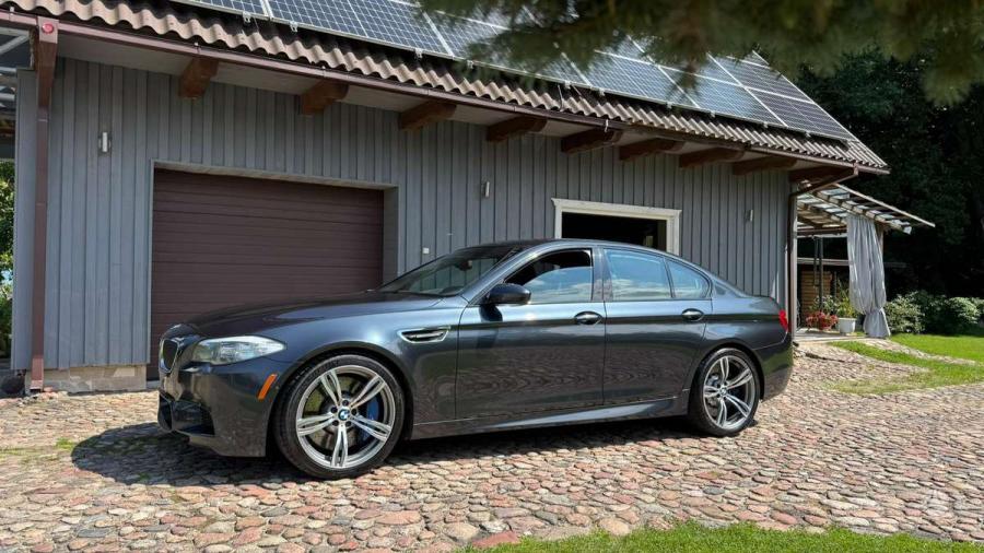Grey BMW M5 2013 in Varena, with an engine capacity of 4.40 L and mileage of 168 thousand km for 18500 €, photo 4 on AUTOMOTO.COM.LV