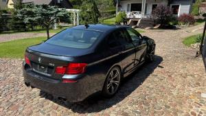 Grey BMW M5 2013 in Varena, with an engine capacity of 4.40 L and mileage of 168 thousand km for 18500 €, photo 6 on AUTOMOTO.COM.LV