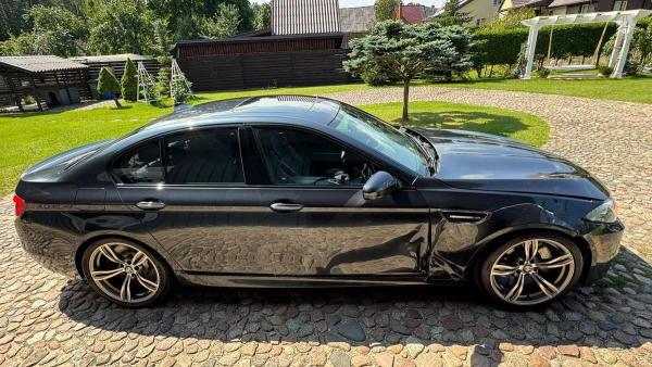 Grey BMW M5 2013 in Varena, with an engine capacity of 4.40 L and mileage of 168 thousand km for 18500 €, photo 9 on AUTOMOTO.COM.LV