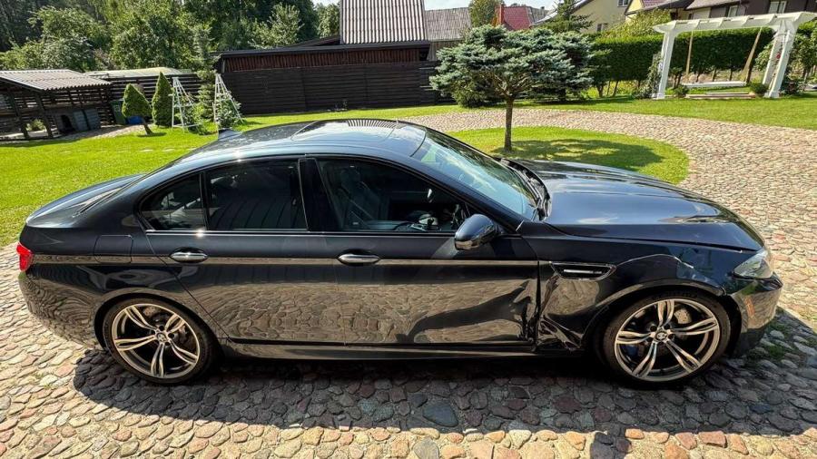 Grey BMW M5 2013 in Varena, with an engine capacity of 4.40 L and mileage of 168 thousand km for 18500 €, photo 10 on AUTOMOTO.COM.LV