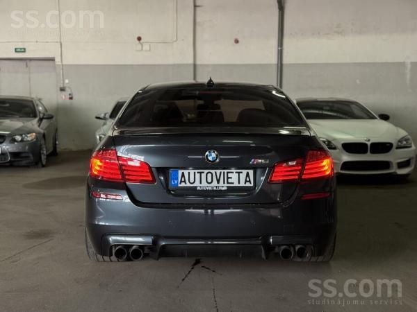 Grey BMW M5 2014 in Riga, with an engine capacity of 4.40 L and mileage of 83 thousand km for 41900 €, photo 4 on AUTOMOTO.COM.LV