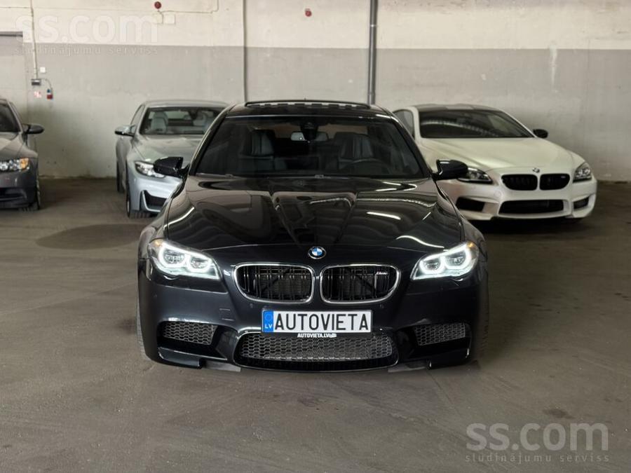 Grey BMW M5 2014 in Riga, with an engine capacity of 4.40 L and mileage of 83 thousand km for 40980 €, photo 1 on AUTOMOTO.COM.LV