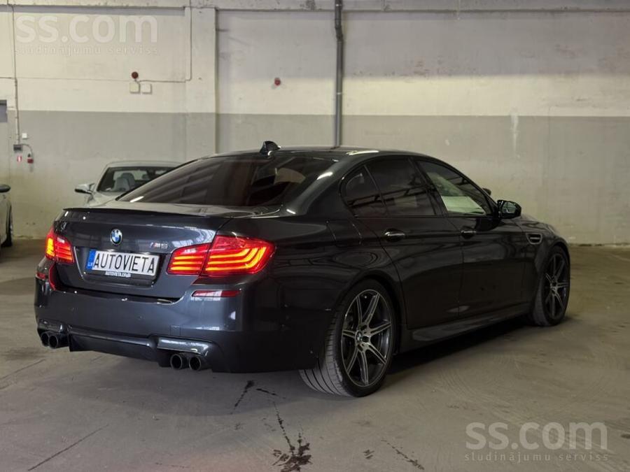 Grey BMW M5 2014 in Riga, with an engine capacity of 4.40 L and mileage of 83 thousand km for 40980 €, photo 4 on AUTOMOTO.COM.LV