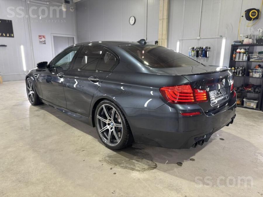 Grey BMW M5 2014 in Riga, with an engine capacity of 4.40 L and mileage of 82 thousand km for 38900 €, photo 3 on AUTOMOTO.COM.LV