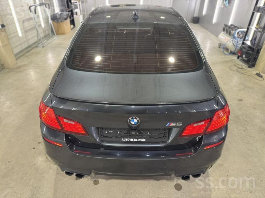 Grey BMW M5 2014 in Riga, with an engine capacity of 4.40 L and mileage of 82 thousand km for 38900 €, photo 4 on AUTOMOTO.COM.LV