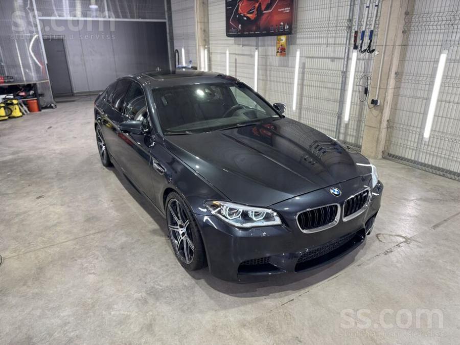 Grey BMW M5 2014 in Riga, with an engine capacity of 4.40 L and mileage of 82 thousand km for 38900 €, photo 6 on AUTOMOTO.COM.LV
