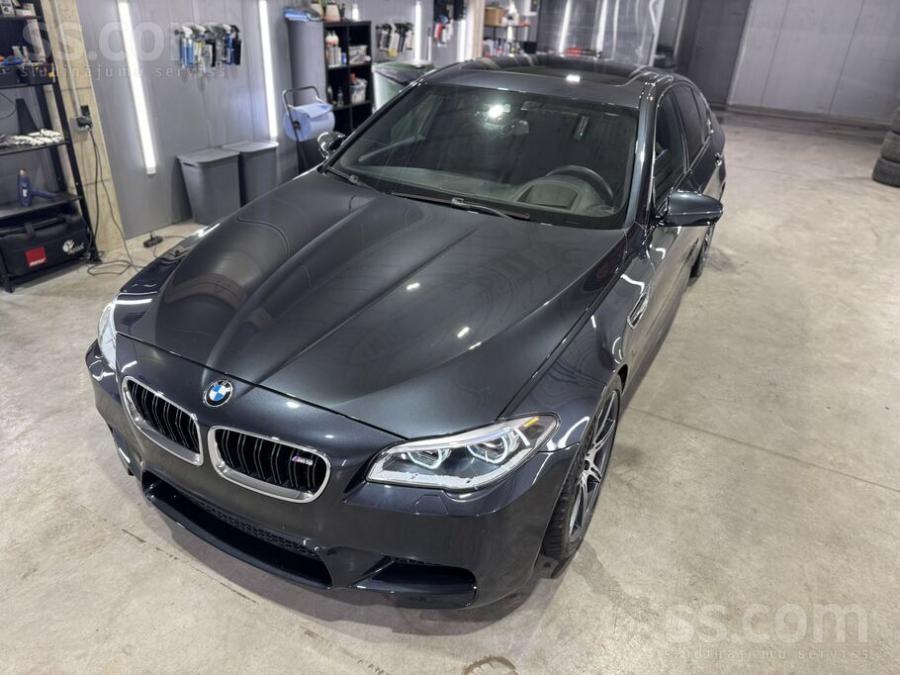 Grey BMW M5 2014 in Riga, with an engine capacity of 4.40 L and mileage of 82 thousand km for 38900 €, photo 7 on AUTOMOTO.COM.LV