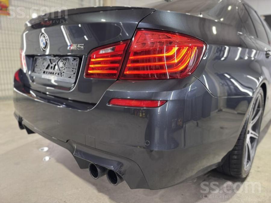 Grey BMW M5 2014 in Riga, with an engine capacity of 4.40 L and mileage of 82 thousand km for 38900 €, photo 15 on AUTOMOTO.COM.LV