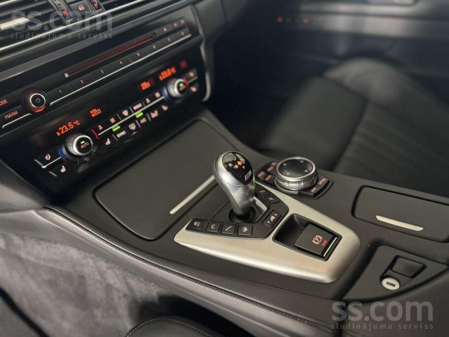 Grey BMW M5 2014 in Riga, with an engine capacity of 4.40 L and mileage of 82 thousand km for 38900 €, photo 19 on AUTOMOTO.COM.LV