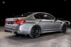 Pelēks BMW M5 2018 Rīga, ar dzinēja tilpumu 4.40 L un nobraukumu 81 tūkst. km par 65500 €, foto 4 vietnē AUTOMOTO.COM.LV