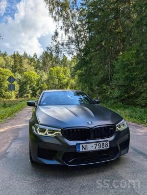 Grey BMW M5 2018 in Riga, with an engine capacity of 4.40 L and mileage of 125 thousand km for 49000 €, photo 4 on AUTOMOTO.COM.LV