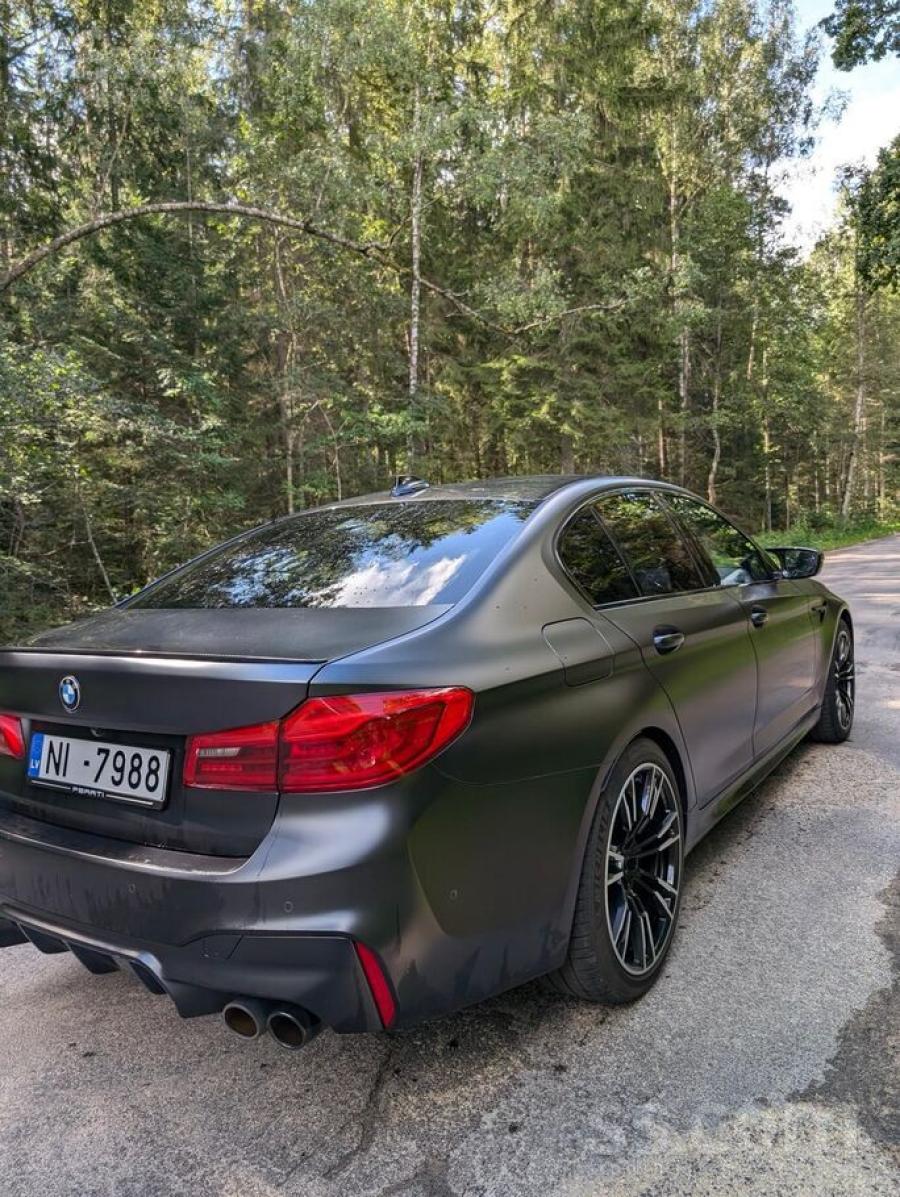 Grey BMW M5 2018 in Riga, with an engine capacity of 4.40 L and mileage of 125 thousand km for 49000 €, photo 6 on AUTOMOTO.COM.LV