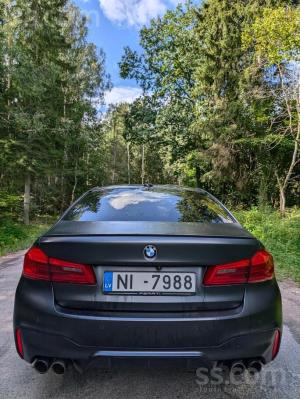Grey BMW M5 2018 in Riga, with an engine capacity of 4.40 L and mileage of 125 thousand km for 49000 €, photo 9 on AUTOMOTO.COM.LV